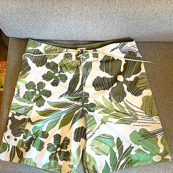 Mossimo Supply Co. | Swim | Mossimo Mens Swim Trunks Size 38green And ...